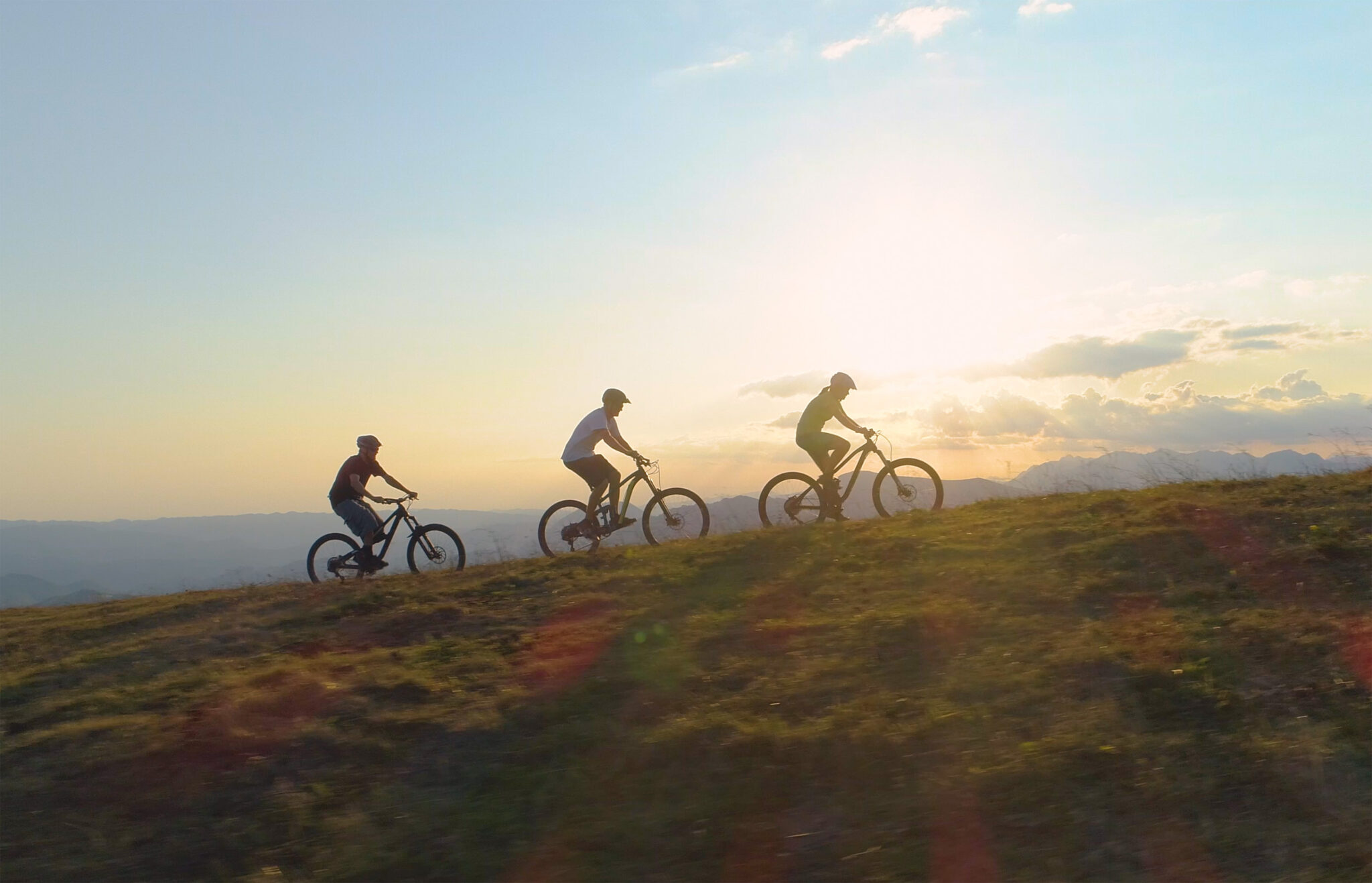 E-BIKE MOTO RIDE（電動機車騎行） ｜ SONEKA(ソネカ)｜北海道・輪厚（ワッツ）のプライベート・ヴィラ・リゾート